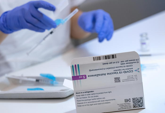Di Lorenzo: AstraZeneca efficace al 100% contro i casi gravi | AGGM-NEWS